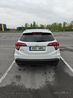 White Honda HR-V 2017 in Tallinn, with an engine capacity of 1.50 L and mileage of 79 thousand km for 14900 €, photo 5 on AUTOMOTO.COM.LV