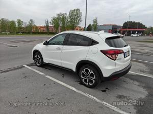 White Honda HR-V 2017 in Tallinn, with an engine capacity of 1.50 L and mileage of 79 thousand km for 14900 €, photo 7 on AUTOMOTO.COM.LV