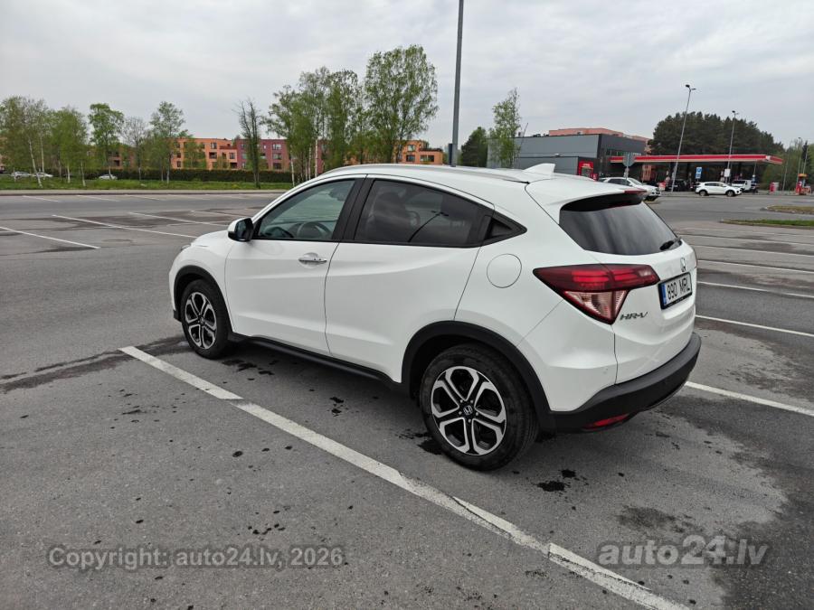 White Honda HR-V 2017 in Tallinn, with an engine capacity of 1.50 L and mileage of 79 thousand km for 14900 €, photo 7 on AUTOMOTO.COM.LV