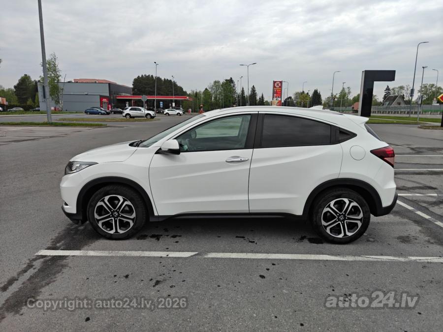 White Honda HR-V 2017 in Tallinn, with an engine capacity of 1.50 L and mileage of 79 thousand km for 14900 €, photo 9 on AUTOMOTO.COM.LV