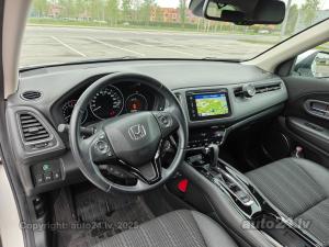 White Honda HR-V 2017 in Tallinn, with an engine capacity of 1.50 L and mileage of 79 thousand km for 14900 €, photo 11 on AUTOMOTO.COM.LV