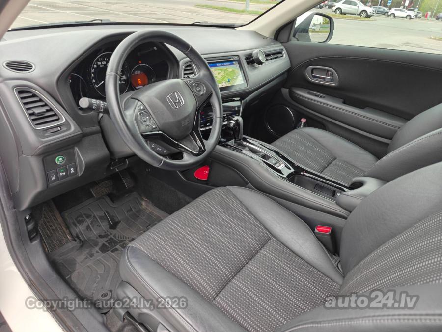 White Honda HR-V 2017 in Tallinn, with an engine capacity of 1.50 L and mileage of 79 thousand km for 14900 €, photo 12 on AUTOMOTO.COM.LV