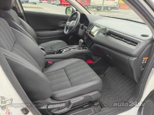 White Honda HR-V 2017 in Tallinn, with an engine capacity of 1.50 L and mileage of 79 thousand km for 14900 €, photo 15 on AUTOMOTO.COM.LV