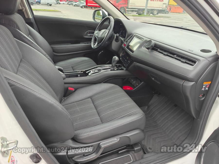 White Honda HR-V 2017 in Tallinn, with an engine capacity of 1.50 L and mileage of 79 thousand km for 14900 €, photo 15 on AUTOMOTO.COM.LV