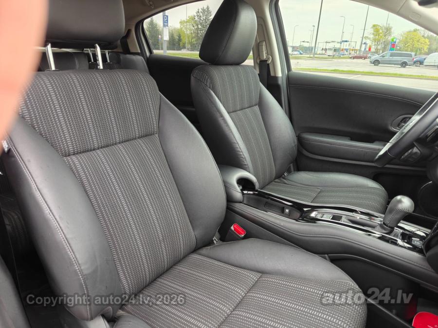 White Honda HR-V 2017 in Tallinn, with an engine capacity of 1.50 L and mileage of 79 thousand km for 14900 €, photo 16 on AUTOMOTO.COM.LV