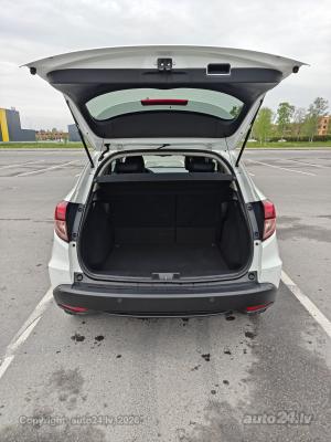 White Honda HR-V 2017 in Tallinn, with an engine capacity of 1.50 L and mileage of 79 thousand km for 14900 €, photo 18 on AUTOMOTO.COM.LV
