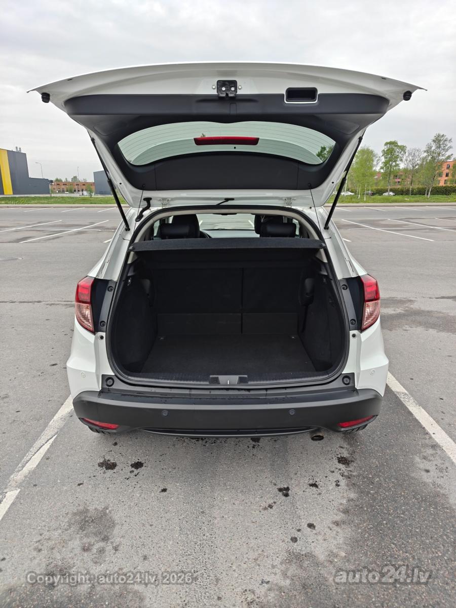 White Honda HR-V 2017 in Tallinn, with an engine capacity of 1.50 L and mileage of 79 thousand km for 14900 €, photo 18 on AUTOMOTO.COM.LV