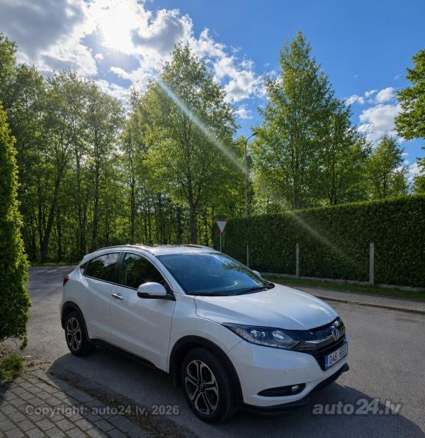 Balts Honda HR-V 2017 Tallina, ar dzinēja tilpumu 1.50 L un nobraukumu 101 tūkst. km par 15900 €, foto 1 vietnē AUTOMOTO.COM.LV