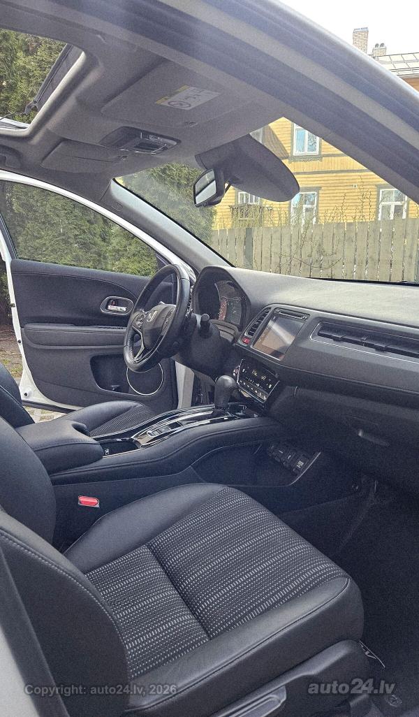 Balts Honda HR-V 2017 Tallina, ar dzinēja tilpumu 1.50 L un nobraukumu 101 tūkst. km par 15900 €, foto 2 vietnē AUTOMOTO.COM.LV