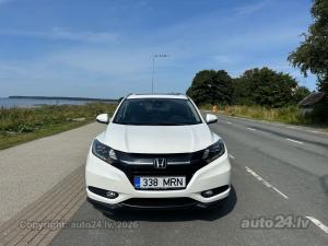 White Honda HR-V 2017 in Tallinn, with an engine capacity of 1.50 L and mileage of 107 thousand km for 14000 €, photo 3 on AUTOMOTO.COM.LV