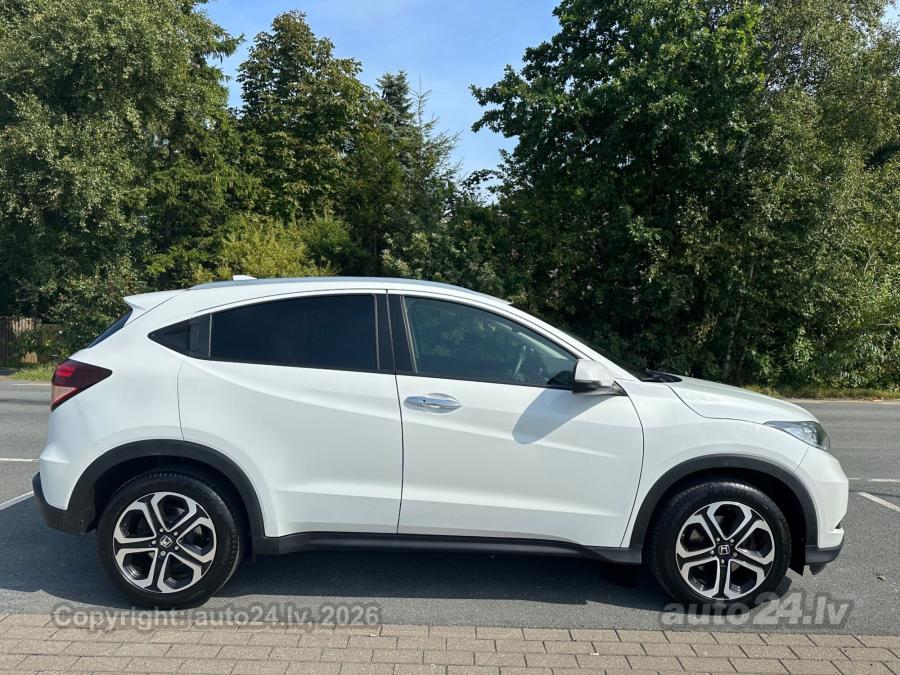 White Honda HR-V 2017 in Tallinn, with an engine capacity of 1.50 L and mileage of 107 thousand km for 14000 €, photo 5 on AUTOMOTO.COM.LV