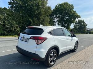 White Honda HR-V 2017 in Tallinn, with an engine capacity of 1.50 L and mileage of 107 thousand km for 14000 €, photo 6 on AUTOMOTO.COM.LV