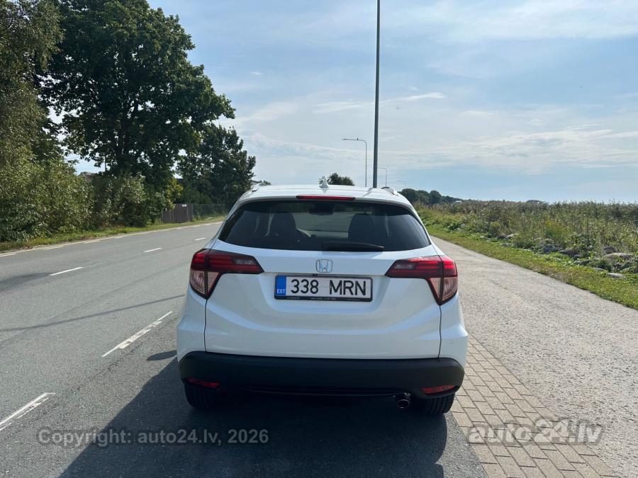 White Honda HR-V 2017 in Tallinn, with an engine capacity of 1.50 L and mileage of 107 thousand km for 14000 €, photo 7 on AUTOMOTO.COM.LV