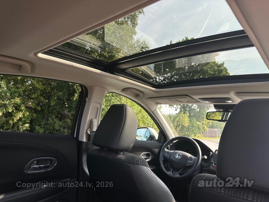 White Honda HR-V 2017 in Tallinn, with an engine capacity of 1.50 L and mileage of 107 thousand km for 14000 €, photo 11 on AUTOMOTO.COM.LV