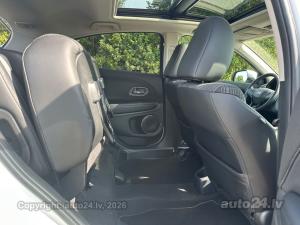 White Honda HR-V 2017 in Tallinn, with an engine capacity of 1.50 L and mileage of 107 thousand km for 14000 €, photo 13 on AUTOMOTO.COM.LV