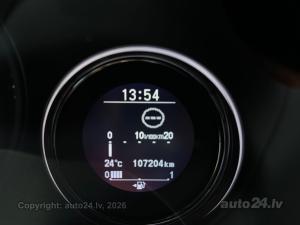 White Honda HR-V 2017 in Tallinn, with an engine capacity of 1.50 L and mileage of 107 thousand km for 14000 €, photo 18 on AUTOMOTO.COM.LV