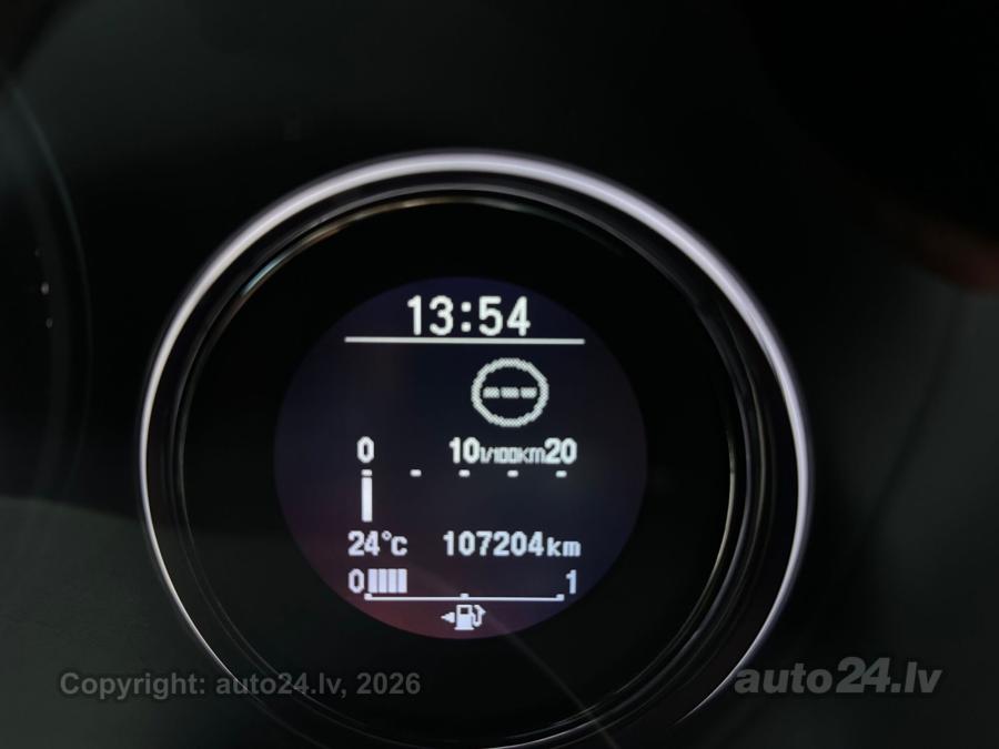 White Honda HR-V 2017 in Tallinn, with an engine capacity of 1.50 L and mileage of 107 thousand km for 14000 €, photo 18 on AUTOMOTO.COM.LV