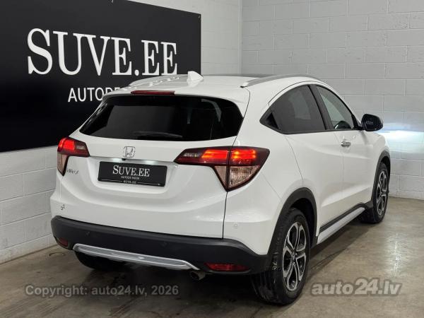 White Honda HR-V 2018 in Tallinn, with an engine capacity of 1.50 L and mileage of 78 thousand km for 14995 €, photo 7 on AUTOMOTO.COM.LV