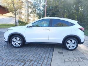 White Honda HR-V 2019 in Tallinn, with an engine capacity of 1.50 L and mileage of 160 thousand km for 18900 €, photo 3 on AUTOMOTO.COM.LV