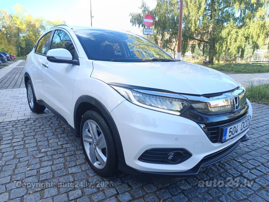White Honda HR-V 2019 in Tallinn, with an engine capacity of 1.50 L and mileage of 160 thousand km for 18900 €, photo 7 on AUTOMOTO.COM.LV