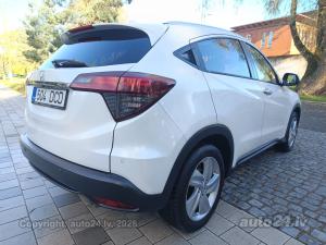 White Honda HR-V 2019 in Tallinn, with an engine capacity of 1.50 L and mileage of 160 thousand km for 18900 €, photo 8 on AUTOMOTO.COM.LV