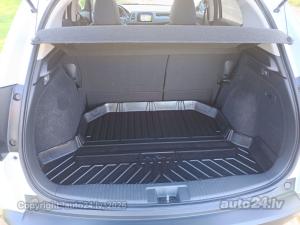 White Honda HR-V 2019 in Tallinn, with an engine capacity of 1.50 L and mileage of 160 thousand km for 18900 €, photo 15 on AUTOMOTO.COM.LV