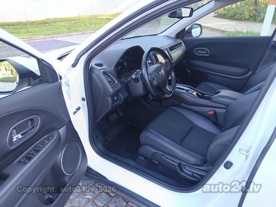 White Honda HR-V 2019 in Tallinn, with an engine capacity of 1.50 L and mileage of 160 thousand km for 18900 €, photo 17 on AUTOMOTO.COM.LV