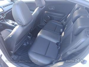 White Honda HR-V 2019 in Tallinn, with an engine capacity of 1.50 L and mileage of 160 thousand km for 18900 €, photo 18 on AUTOMOTO.COM.LV