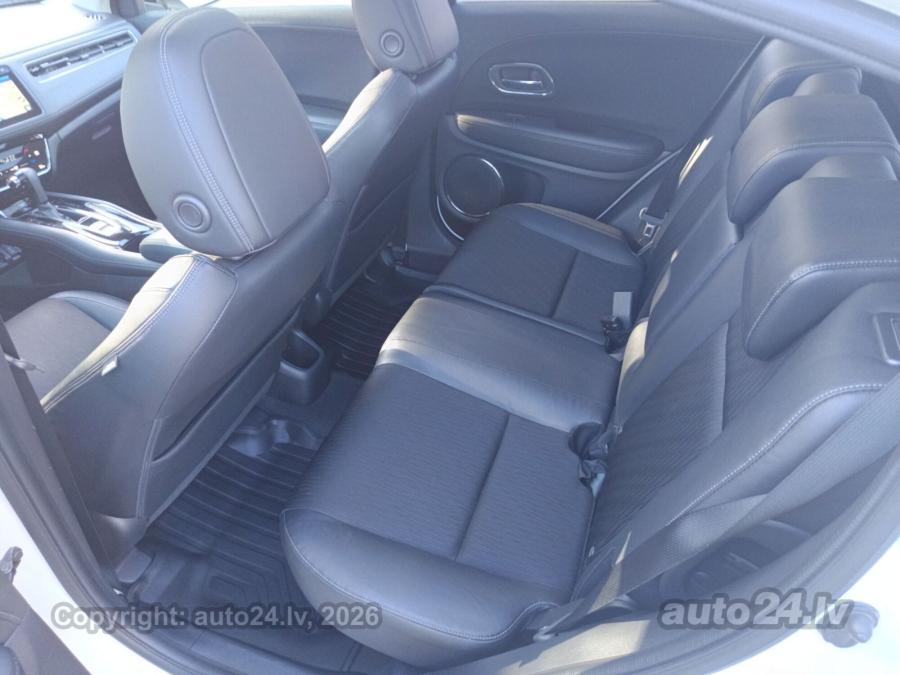 White Honda HR-V 2019 in Tallinn, with an engine capacity of 1.50 L and mileage of 160 thousand km for 18900 €, photo 18 on AUTOMOTO.COM.LV