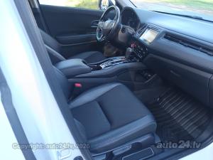 White Honda HR-V 2019 in Tallinn, with an engine capacity of 1.50 L and mileage of 160 thousand km for 18900 €, photo 19 on AUTOMOTO.COM.LV