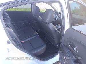 White Honda HR-V 2019 in Tallinn, with an engine capacity of 1.50 L and mileage of 160 thousand km for 18900 €, photo 20 on AUTOMOTO.COM.LV