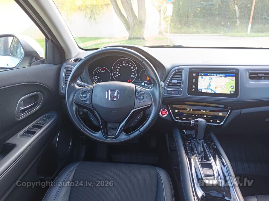 White Honda HR-V 2019 in Tallinn, with an engine capacity of 1.50 L and mileage of 160 thousand km for 18900 €, photo 24 on AUTOMOTO.COM.LV