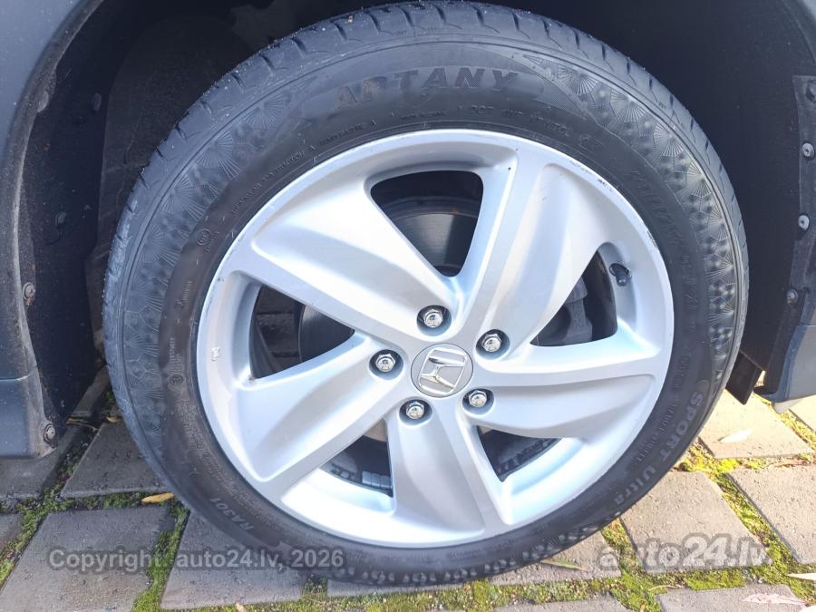 White Honda HR-V 2019 in Tallinn, with an engine capacity of 1.50 L and mileage of 160 thousand km for 18900 €, photo 27 on AUTOMOTO.COM.LV
