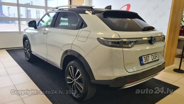 White Honda HR-V 2023 in Tartu, with an engine capacity of 1.50 L and mileage of 99 thousand km for 24900 €, photo 5 on AUTOMOTO.COM.LV