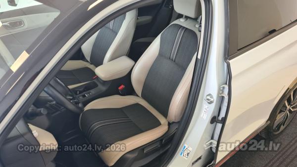White Honda HR-V 2023 in Tartu, with an engine capacity of 1.50 L and mileage of 99 thousand km for 24900 €, photo 6 on AUTOMOTO.COM.LV