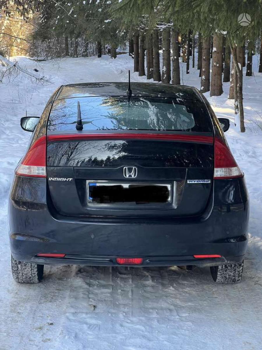 Black Honda Insight 2009 in Vilnius, with an engine capacity of 1.34 L and mileage of 274 thousand km for 1950 €, photo 5 on AUTOMOTO.COM.LV