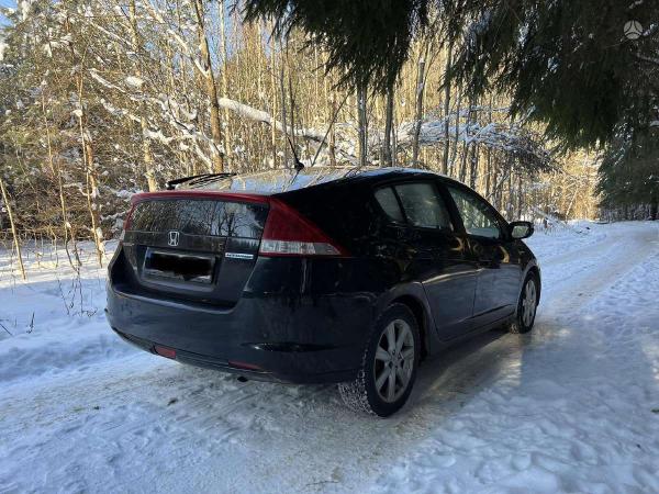 Melns Honda Insight 2009 Viļņa, ar dzinēja tilpumu 1.34 L un nobraukumu 274 tūkst. km par 1950 €, foto 6 vietnē AUTOMOTO.COM.LV