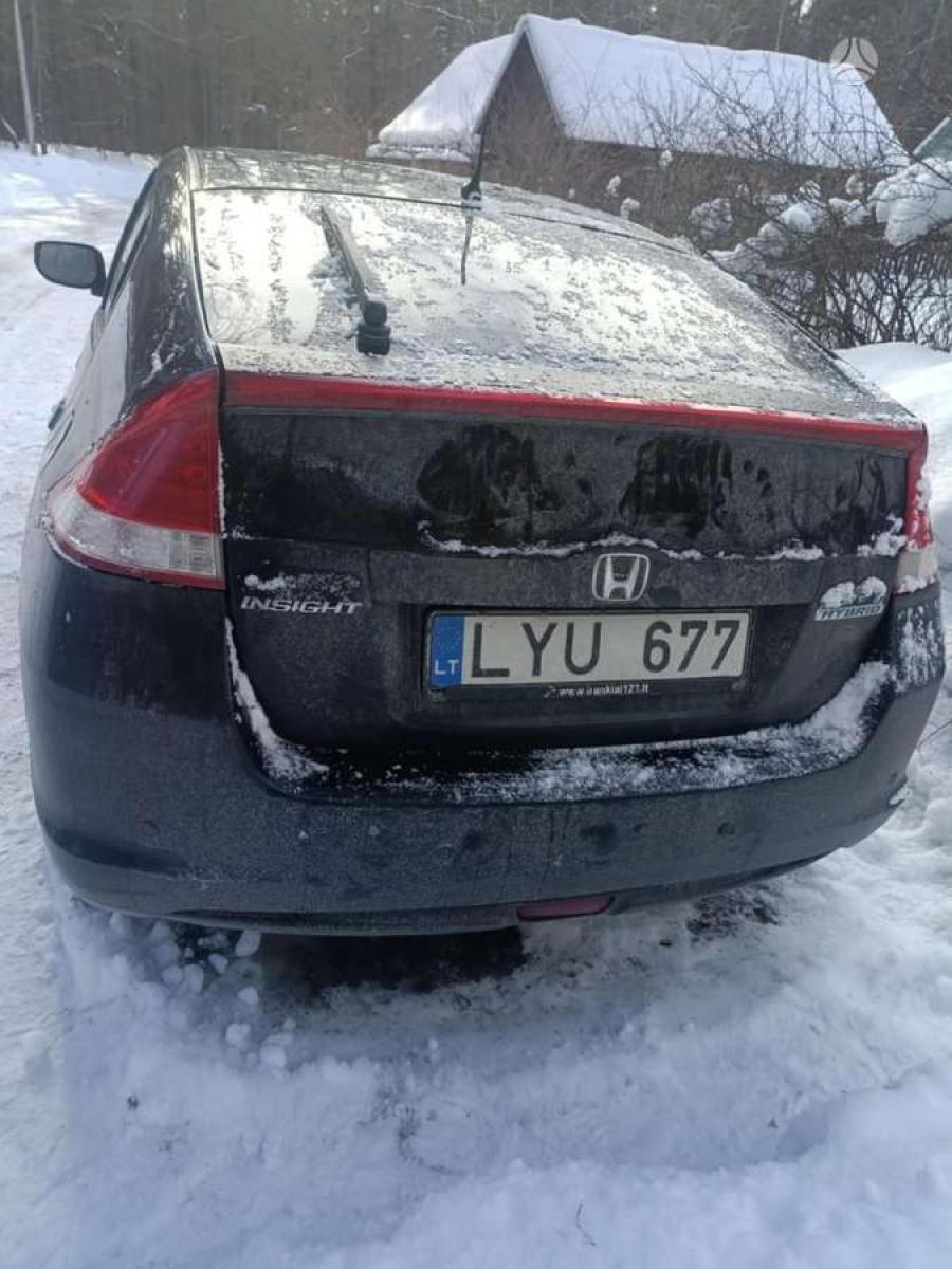 Black Honda Insight 2009 in Vilnius, with an engine capacity of 1.34 L and mileage of 265 thousand km for 1500 €, photo 4 on AUTOMOTO.COM.LV