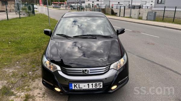 Melns Honda Insight 2010 Rīga, ar dzinēja tilpumu 1.30 L un nobraukumu 153 tūkst. km par 2850 €, foto 3 vietnē AUTOMOTO.COM.LV