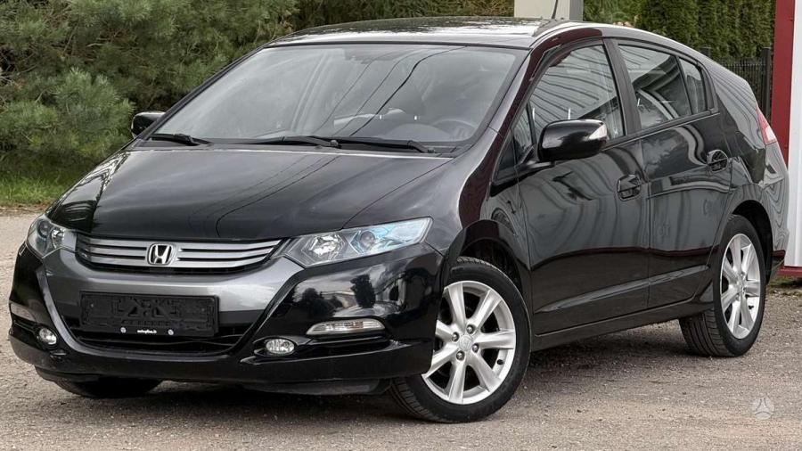 Black Honda Insight 2010 in Ukmerge, with an engine capacity of 1.34 L and mileage of 215 thousand km for 3750 €, photo 1 on AUTOMOTO.COM.LV