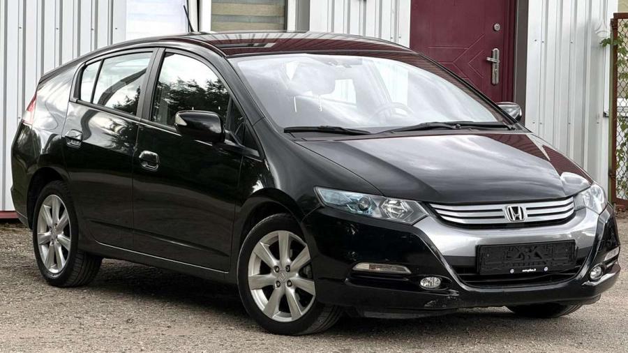 Black Honda Insight 2010 in Ukmerge, with an engine capacity of 1.34 L and mileage of 215 thousand km for 3750 €, photo 3 on AUTOMOTO.COM.LV