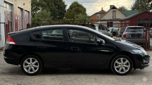 Black Honda Insight 2010 in Ukmerge, with an engine capacity of 1.34 L and mileage of 215 thousand km for 3750 €, photo 6 on AUTOMOTO.COM.LV