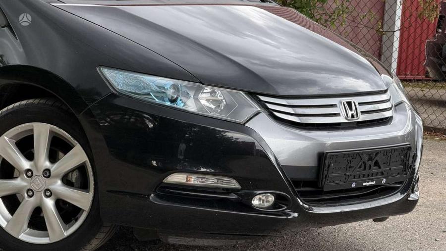 Black Honda Insight 2010 in Ukmerge, with an engine capacity of 1.34 L and mileage of 215 thousand km for 3750 €, photo 10 on AUTOMOTO.COM.LV