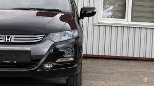 Black Honda Insight 2010 in Ukmerge, with an engine capacity of 1.34 L and mileage of 215 thousand km for 3750 €, photo 12 on AUTOMOTO.COM.LV