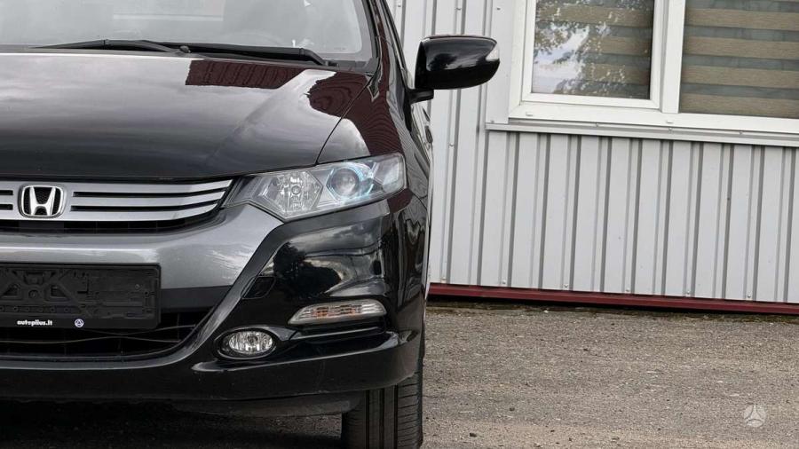 Black Honda Insight 2010 in Ukmerge, with an engine capacity of 1.34 L and mileage of 215 thousand km for 3750 €, photo 12 on AUTOMOTO.COM.LV
