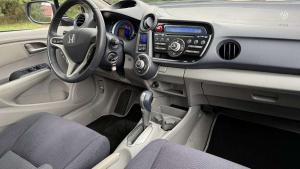 Black Honda Insight 2010 in Ukmerge, with an engine capacity of 1.34 L and mileage of 215 thousand km for 3750 €, photo 13 on AUTOMOTO.COM.LV