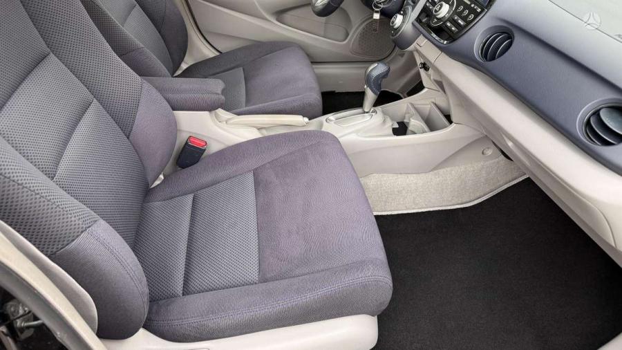Black Honda Insight 2010 in Ukmerge, with an engine capacity of 1.34 L and mileage of 215 thousand km for 3750 €, photo 14 on AUTOMOTO.COM.LV