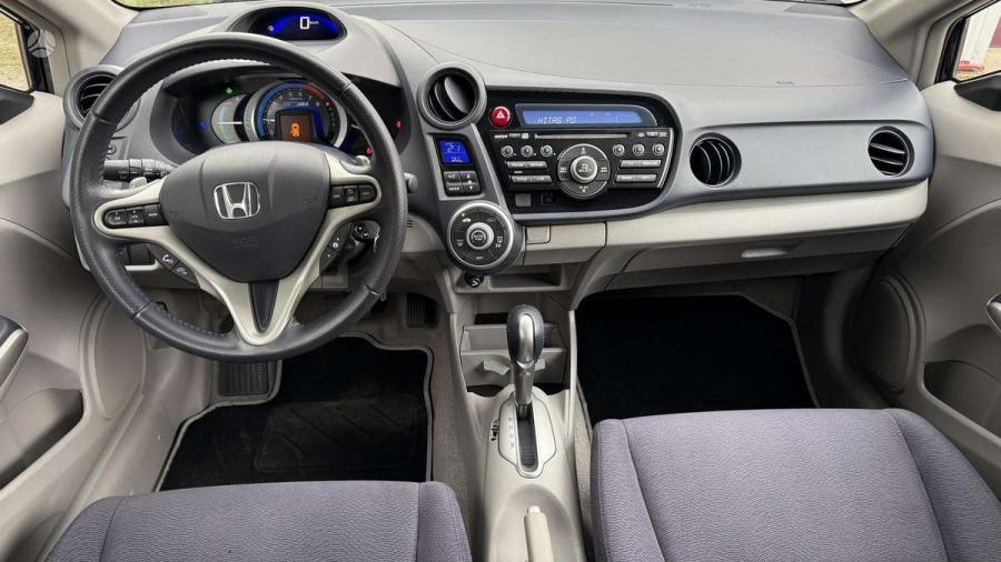 Black Honda Insight 2010 in Ukmerge, with an engine capacity of 1.34 L and mileage of 215 thousand km for 3750 €, photo 16 on AUTOMOTO.COM.LV