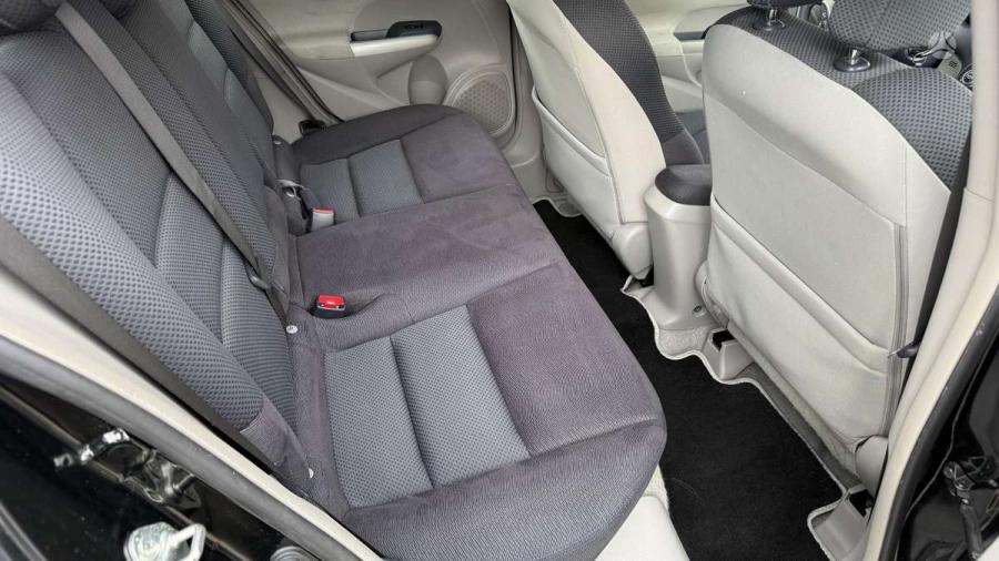 Black Honda Insight 2010 in Ukmerge, with an engine capacity of 1.34 L and mileage of 215 thousand km for 3750 €, photo 17 on AUTOMOTO.COM.LV