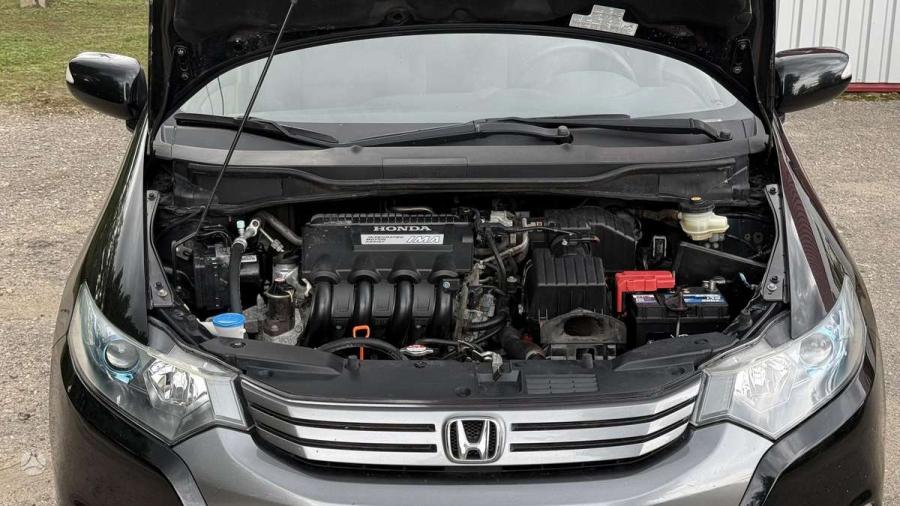 Black Honda Insight 2010 in Ukmerge, with an engine capacity of 1.34 L and mileage of 215 thousand km for 3750 €, photo 20 on AUTOMOTO.COM.LV